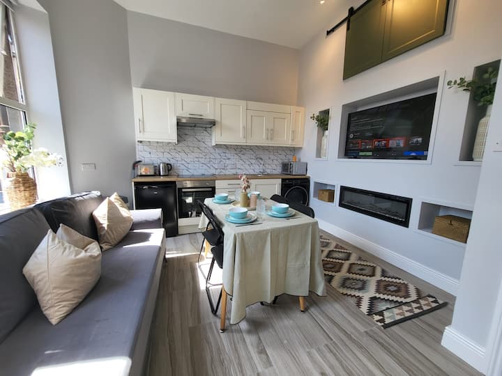 Top Location - Newly Refurbed 2bd, Sleeps 6 W/loft - Cork