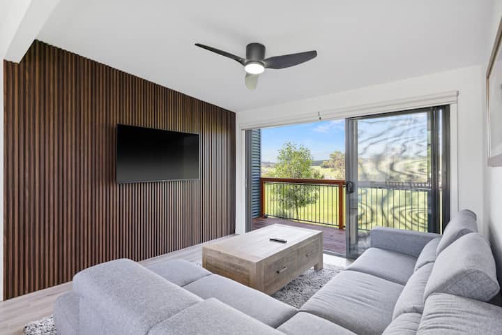 Luxury Hills Retreat – Villa Ramada Resort - Phillip Island