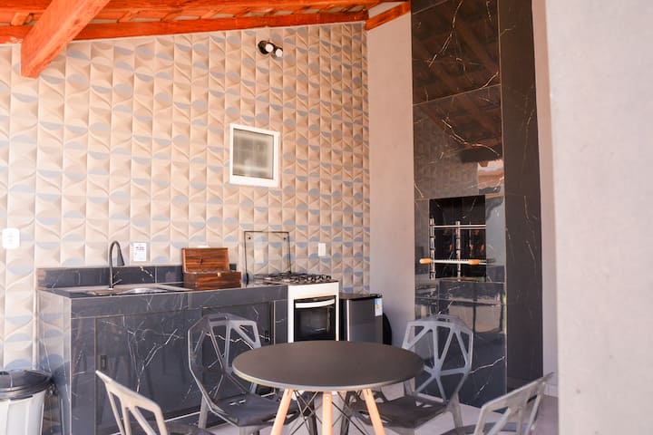 Casa Com Garagem E Churrasqueira Em óTima Região - Olímpia