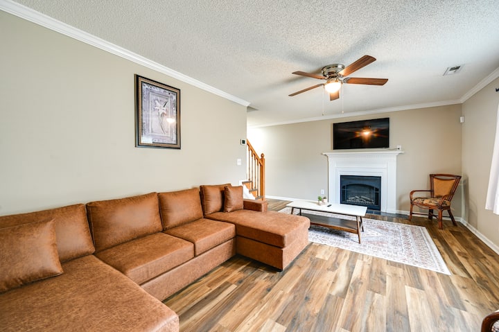 6 Mi To Med District: Greenville Home W/ Yard - Greenville, NC