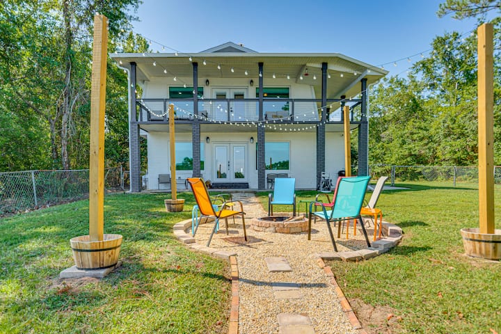 Bayfront Milton Retreat With Dock & Game Room - Milton, FL