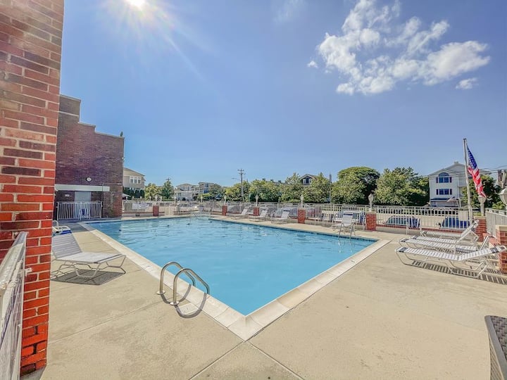 Cape May Condo W/ Pool & Bbq | Steps From Beach! - Cape May, NJ
