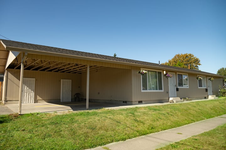 Comfortable Duplex In The Heart Of Longview - Kelso, WA