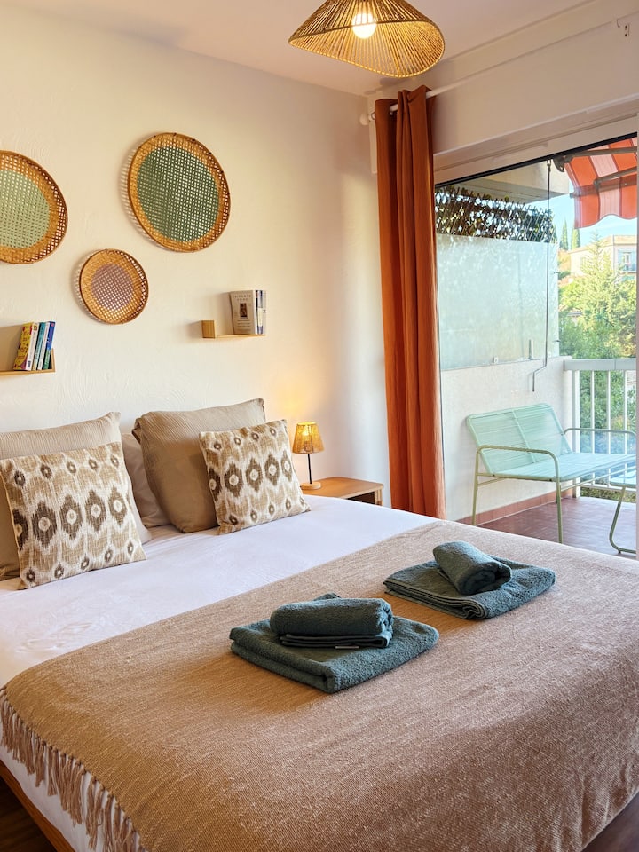 Cocon Rénové Avec Balcon Vue Sur La Ville Grasse - Grasse