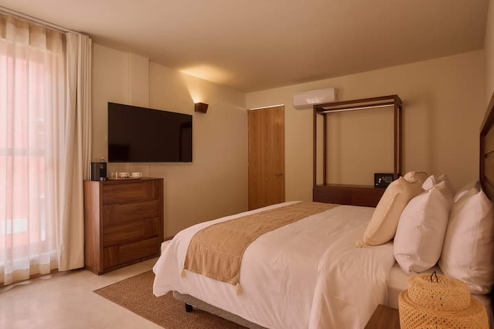 Lar Syrah · King Room With Oaxaca Art Vibe - Oaxaca
