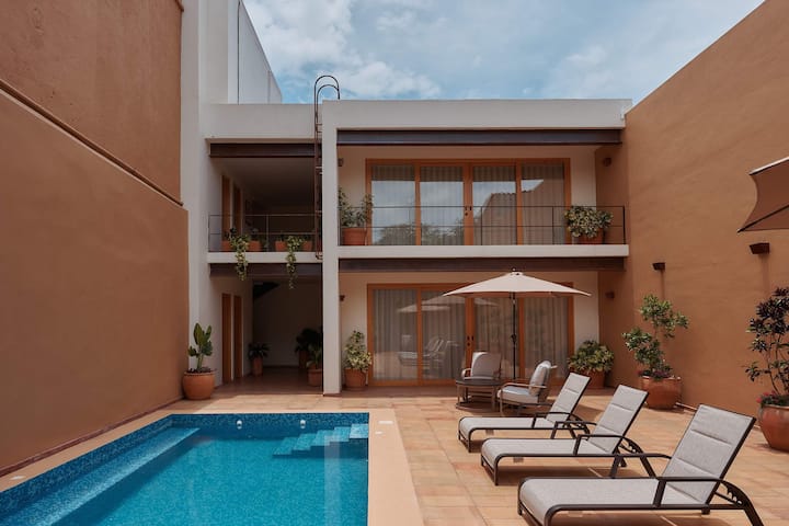 Lar Syrah · King Room With Oaxaca Art Vibe - Oaxaca