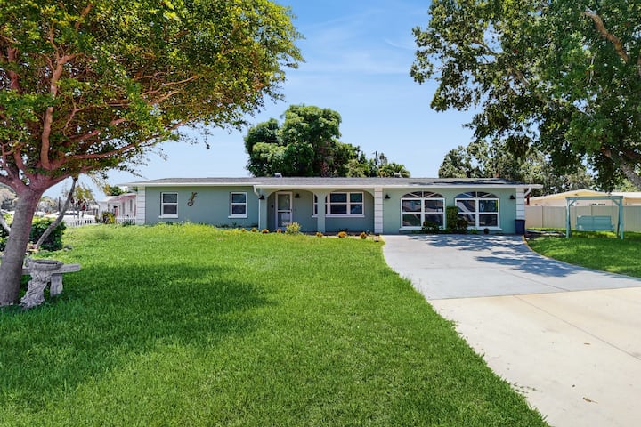 3 Br Home With Washer And Dryer - Bradenton, FL