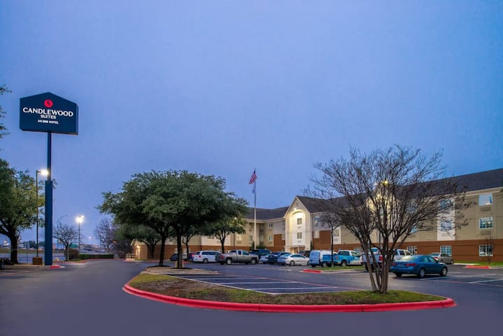 Long Stay-ready + Free Parking. Gym & Full Kitchen - Dell Diamond Stadium - Round Rock