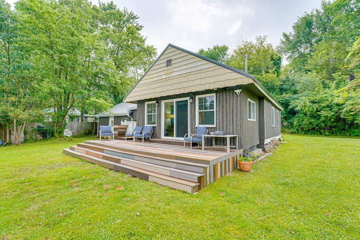 Walk To Cranberry Lake: Quaint Family Cottage - Lake Orion, MI