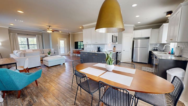 Northgate Landing-  Walk To A&m & Nightlife - Bryan, TX