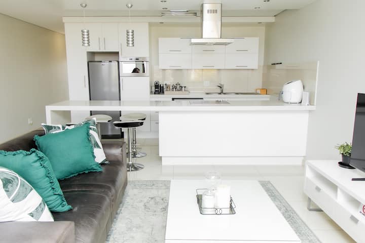 Business |City Centre 1br W/workspace & Fast Wifi - Windhoek