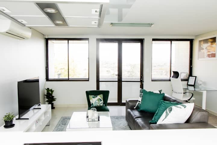 Business |City Centre 1br W/workspac & Fast Wifi - Namibia