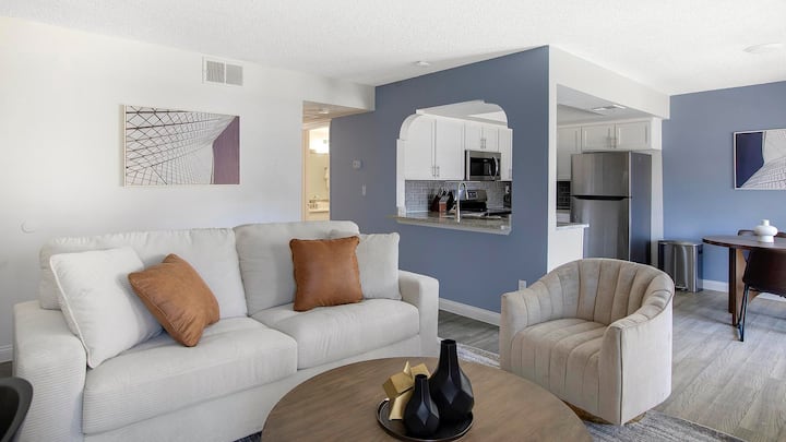 Landing | Spectacular 2bd, Gym, Clubhouse - Henderson, NV