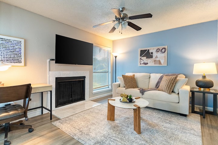 Landing | Stylish 1bd, Pool - Bedford, TX