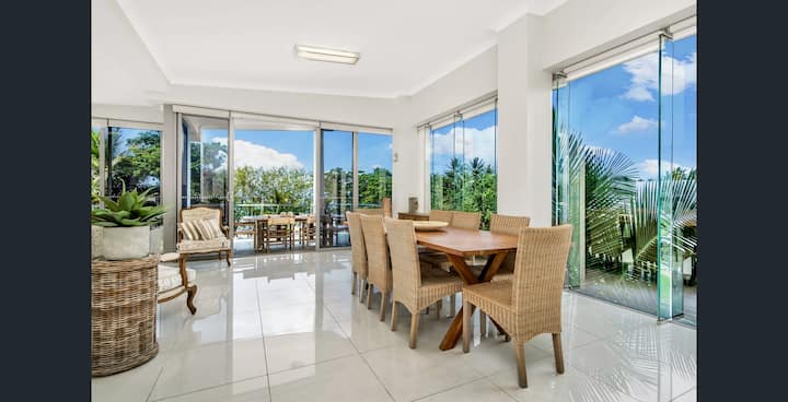 Luxury Beachfront Penthouse Dunk Island Views & Pr - Mission Beach