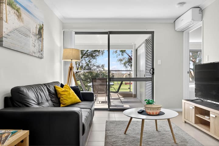 Stylish Rockingham Getaway  2br Coastal Apartment - Rockingham