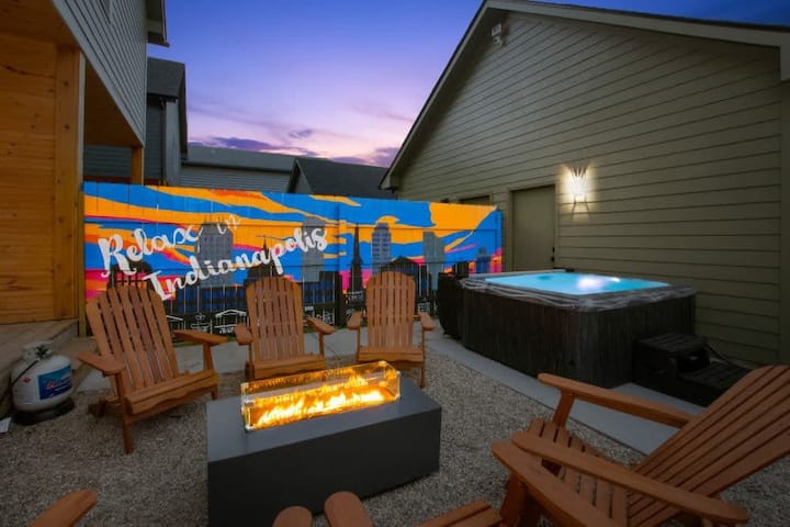 2 Homes In 1! 2 Spas, Sleeps 16, Near Downtown! - 인디애나폴리스