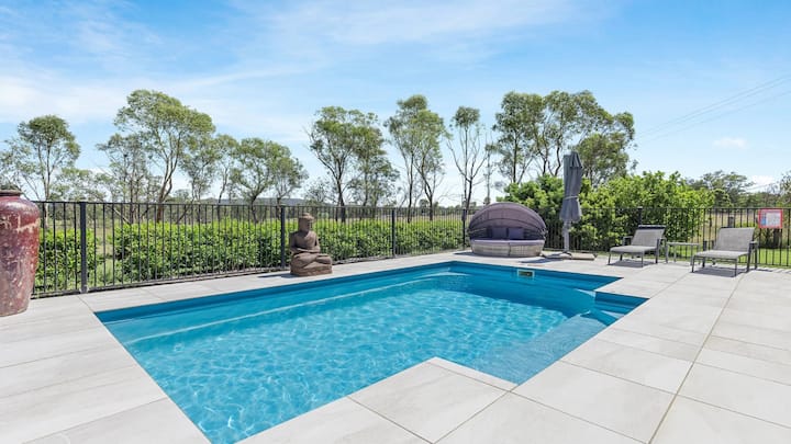 'Mandalay Villa 1' - Paxton