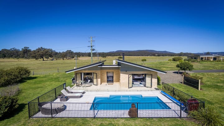 'Mandalay Villa 2' - Paxton