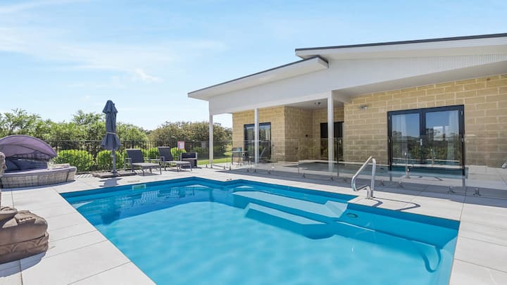 'Mandalay Villa 2' - Paxton