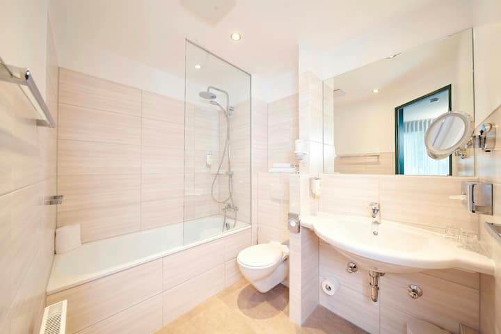 Comfort Twin Room | Free Public Transport - Leipzig