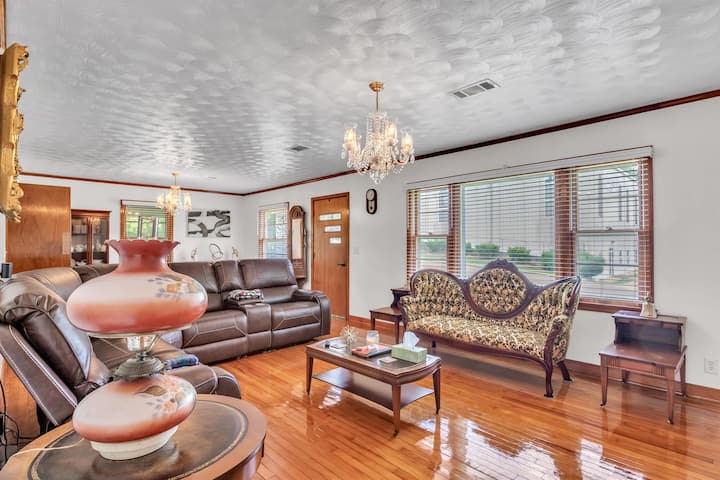 Cozy Downtown Retreat | Walk To Msu & Dining - スタークビル, MS