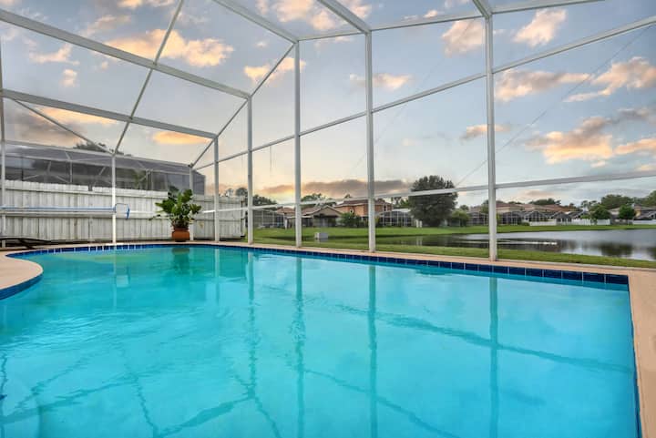 Lakefront Home, Game Room & Views - Orlando International Airport (MCO)