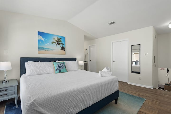 Condo Pool + Amenities - Moody Gardens, Galveston