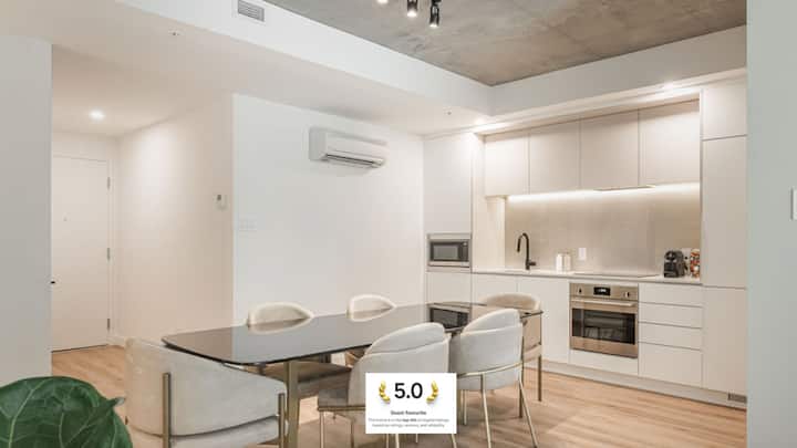 Urban Chic Loft With Skyline Views - Montreal