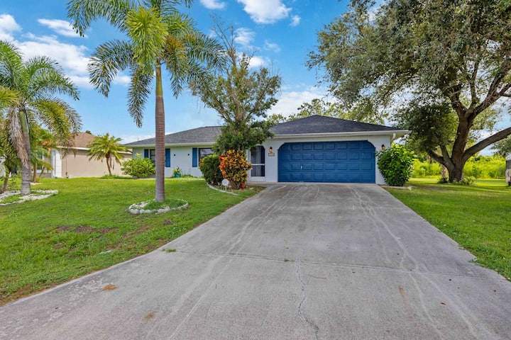 Your Perfect Port Charlotte Retreat - Port Charlotte, FL