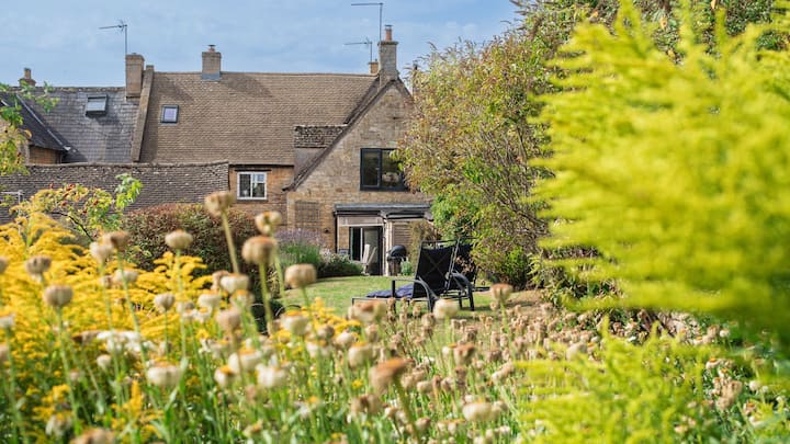 Angels' Folly - Bourton On The Hill - Stow-on-the-Wold