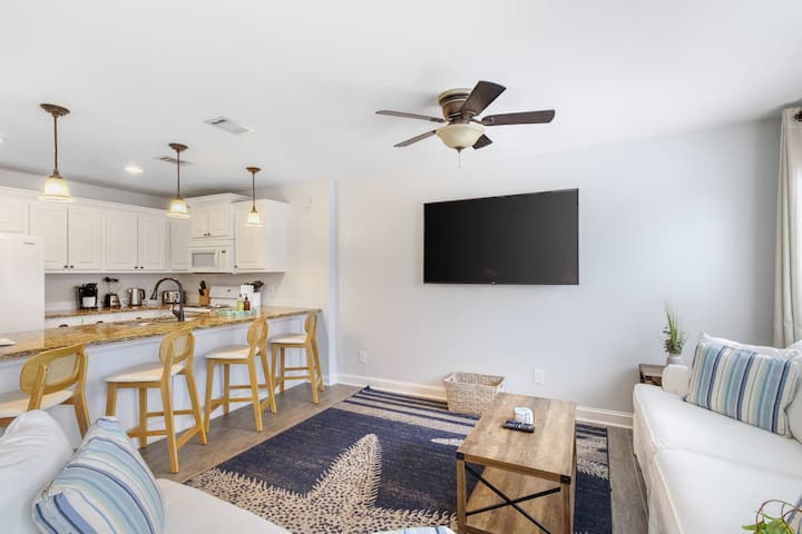 ‼️Chic Beach Condo‼️ Coastal Vibes Await - Destin, FL