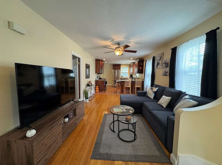 New Downtown Central Salem Retreat 2bd W/ Parking - Middleton, MA