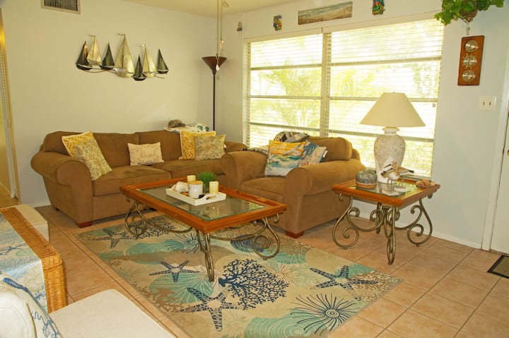 2-bedroom, 1.5-bath Townhome-style Condo - Longboat Key, FL