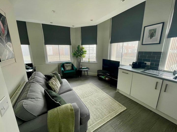 Woolton Escape | Light-filled | Free Parking - Speke - Liverpool