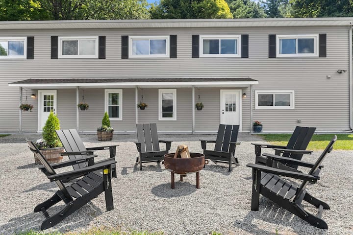 Keuka Lake View + Firepit + Wineries Nearby - Hammondsport, NY