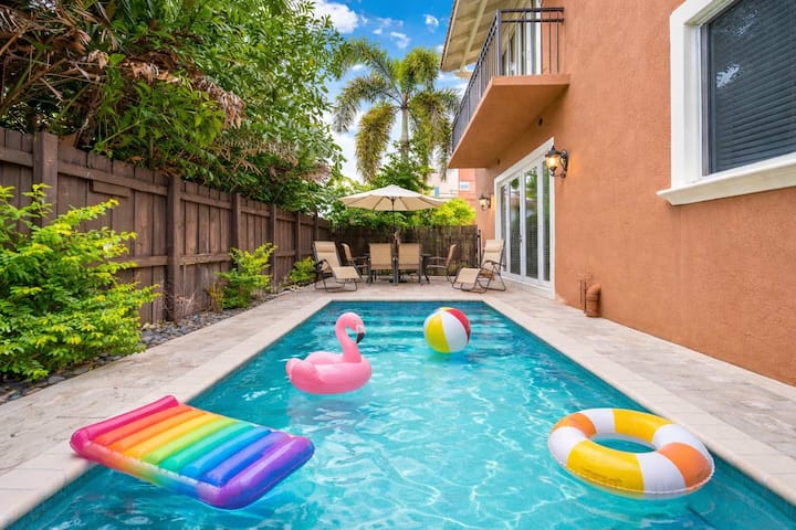 3 Story Pool Home  Private Rooftop & Sunset Villa - Fort Lauderdale