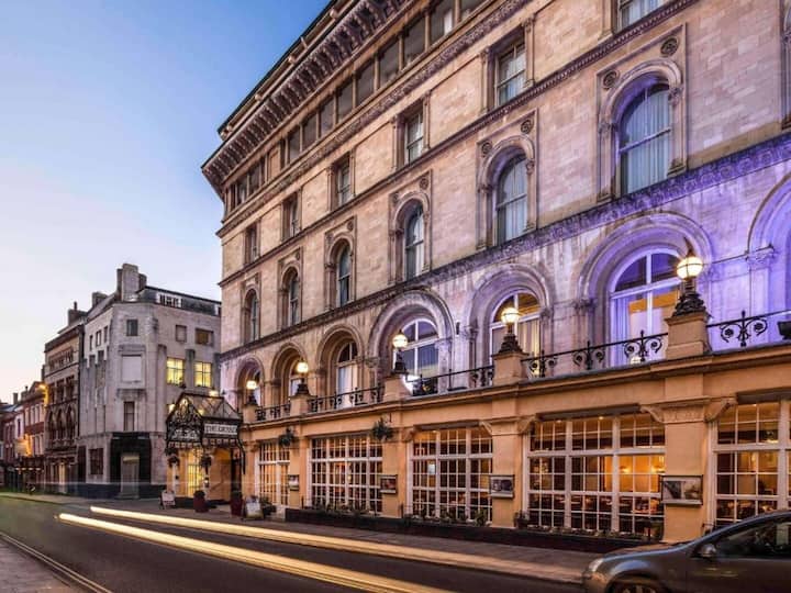 Bristol Grand By Sunday Salle Jumelle Standard - Bristol