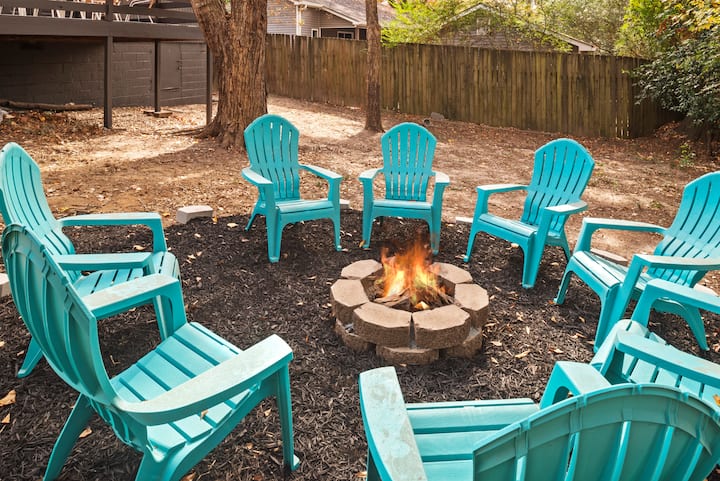 Modern-3bd/2ba- Firepit-sleeps 8-king Bed - Sandy Springs, GA