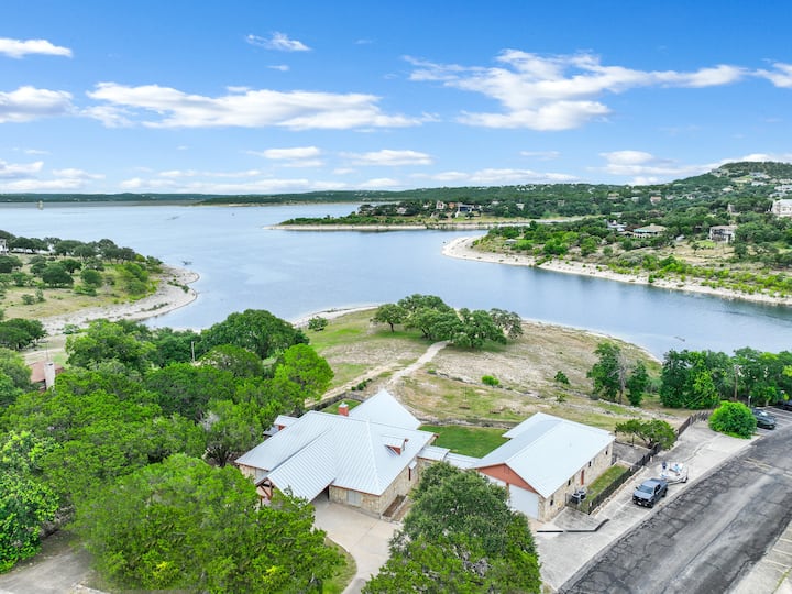 Canyon Lake Paradise | Waterfront 7br Retreat - Canyon Lake, TX
