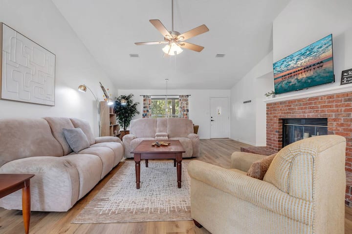 Chic Retreat Near Colleges Backyard Games & Events - Tallahassee, FL