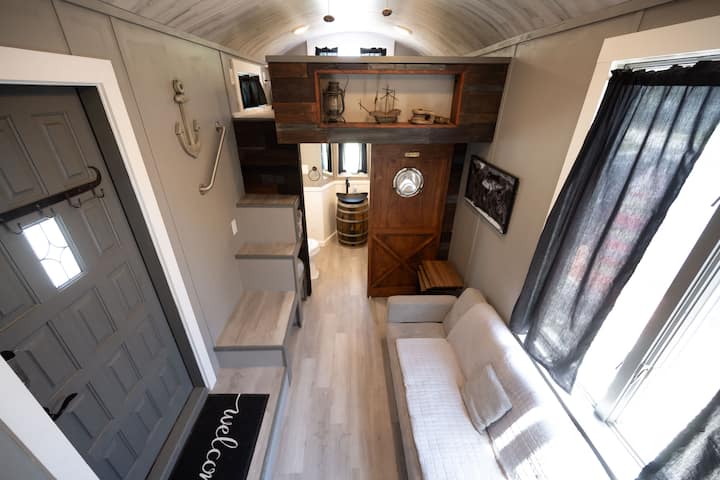 Tiny House Pirate Ship - Sleeps 2 Near Siesta Key - Siesta Key, FL