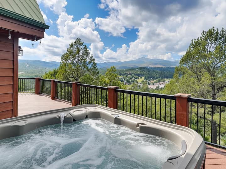 Eagle's Nest | Stunning View, Hot Tub, Great - Ruidoso, NM