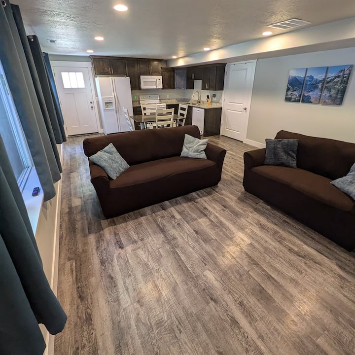 Modern 1br By Silicon Slopes – Workspace & 65” Tv - Lehi, UT