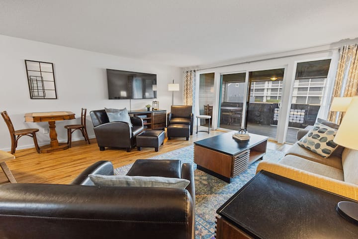 Walk To Nye Beach & Shops! ~ The Mountains - Newport, OR