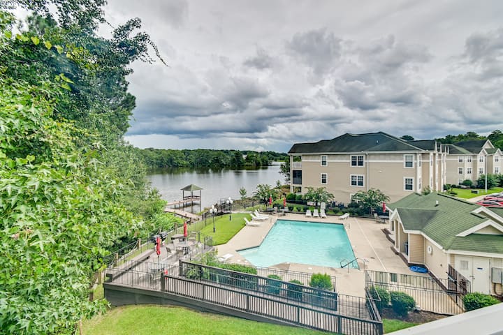 Fayetteville Autumn Escape: Lake Views + Home Gym - Fayetteville, NC