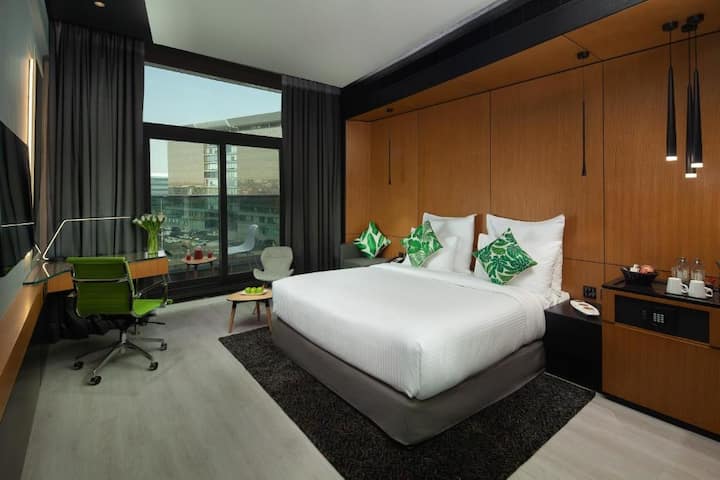 Free Breakfast | Chic Room | Dubai Airport & Metro - Dubai