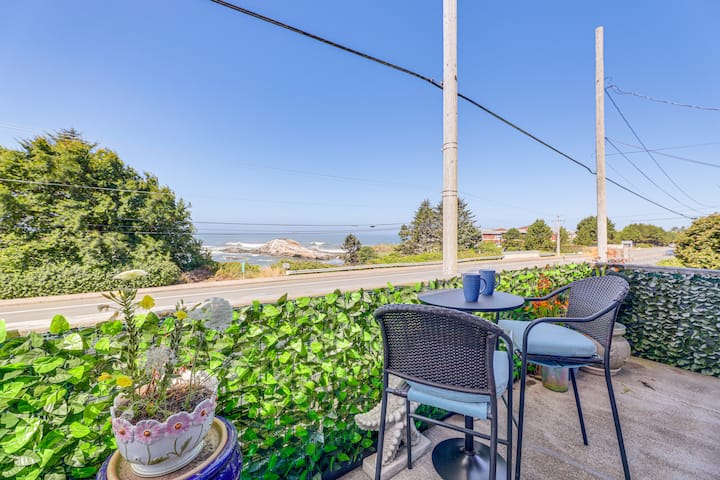 Steps To Pirate Cove: Oregon Coast Condo W/ View - Depoe Bay, OR