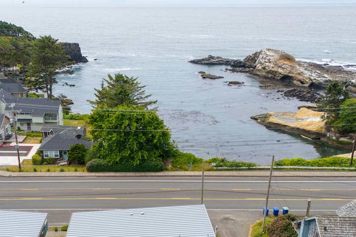 Steps To Pirate Cove: Oregon Coast Condo W/ View - Depoe Bay, OR