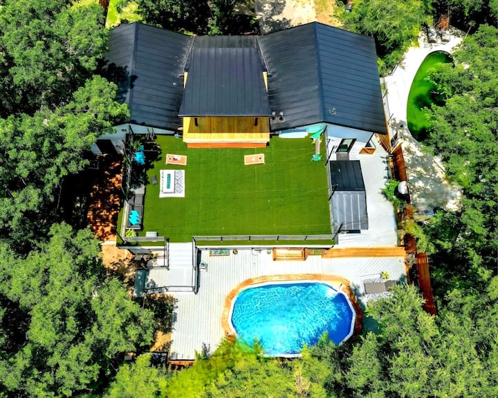 Spectacular Grand Getaway | Pool • Fire Pit • Bar - Austin, TX